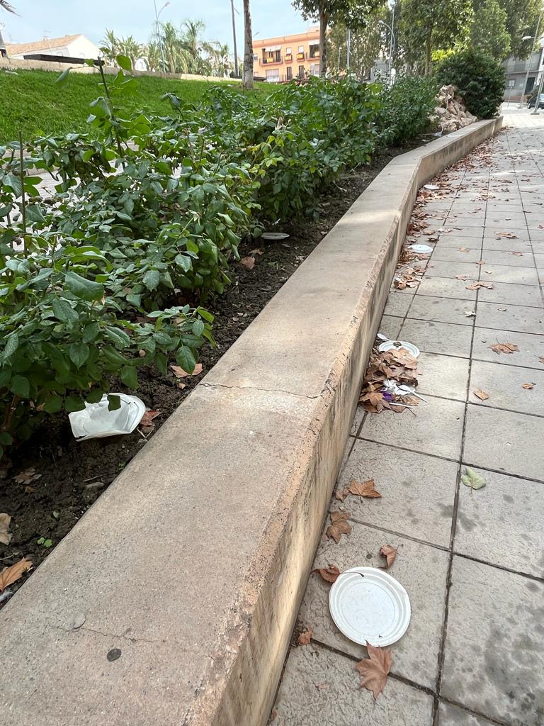 El PSOE reclama la limpieza de los espacios públicos del barrio de ...