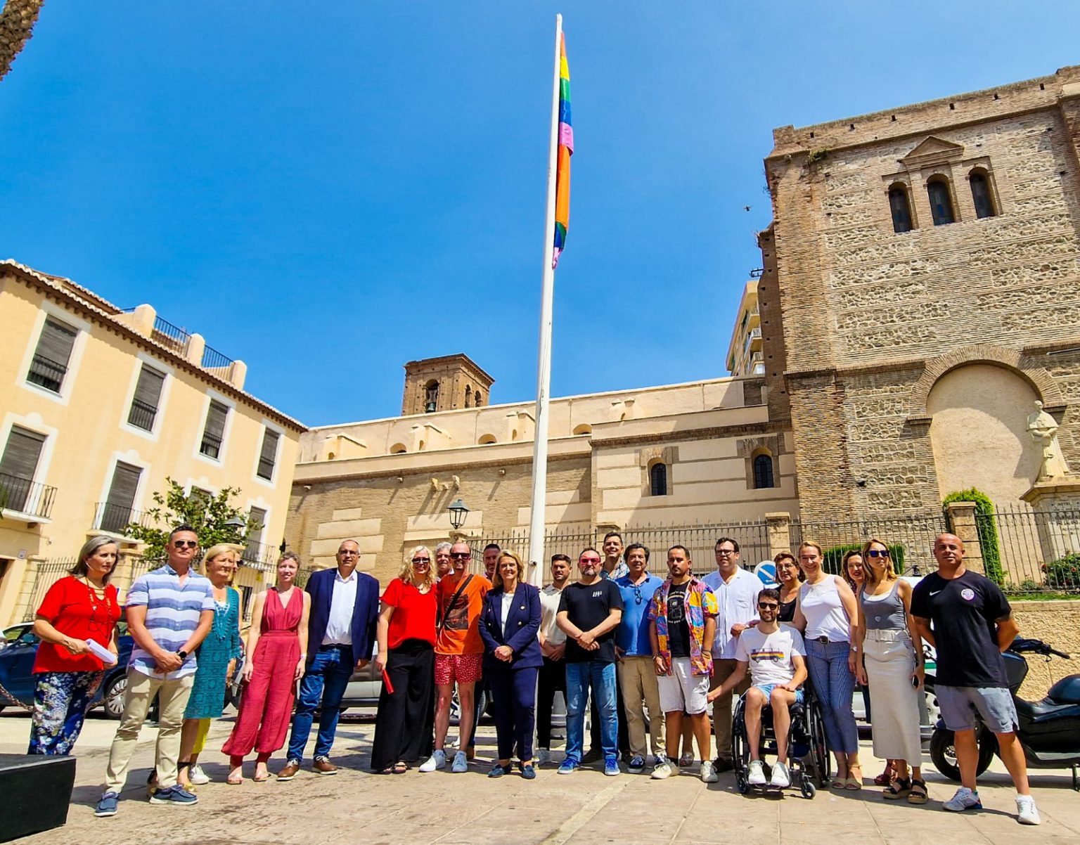 Motril conmemora el Día del Orgullo Gay en la plaza de España - El Faro